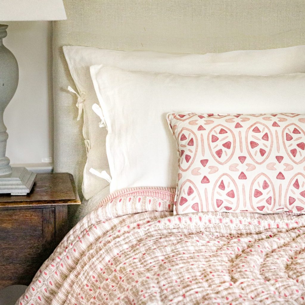 Carolla Quilt in Dusty Rose & Sage - Shenouk