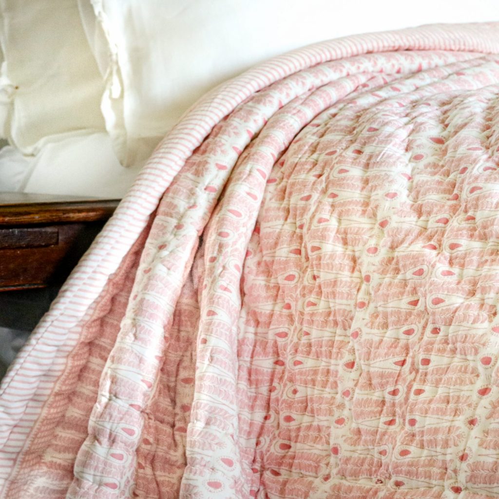 Carolla Quilt in Petal & Dusty Rose - Shenouk