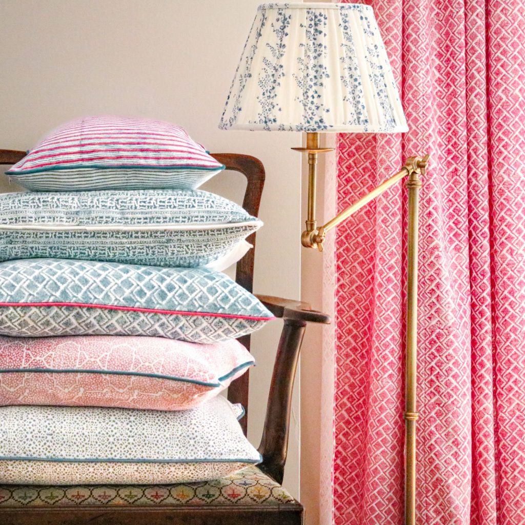 Bridgehampton Cushion in Berry & Swedish Blue (35x50) - Shenouk
